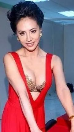 Tian Li, the first beauty in Taiwan, is still sexy and charming at the age of 56 - iNEWS