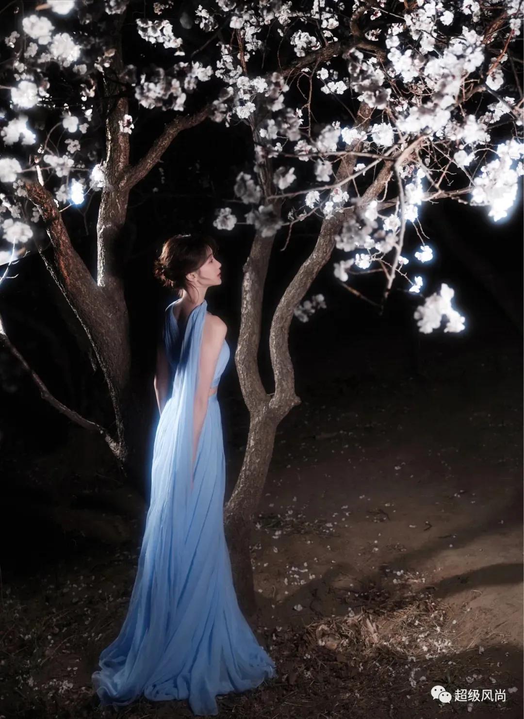 Mao Xiaotong's elegant and intellectual blue dress - iNEWS