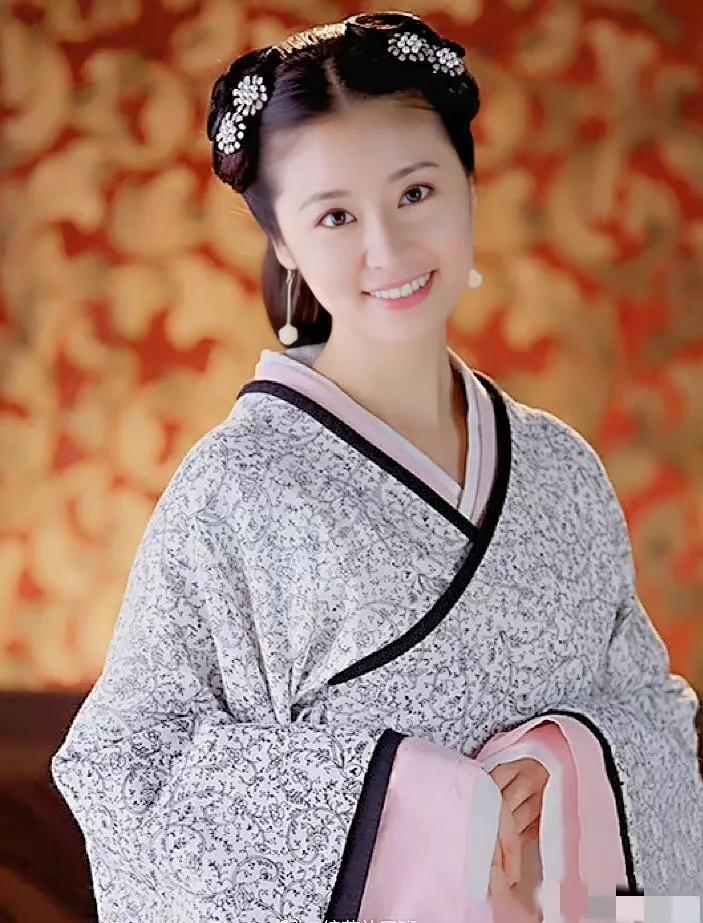 Ruby Lin's family portrait was exposed, Huo Jianhua finally appeared ...