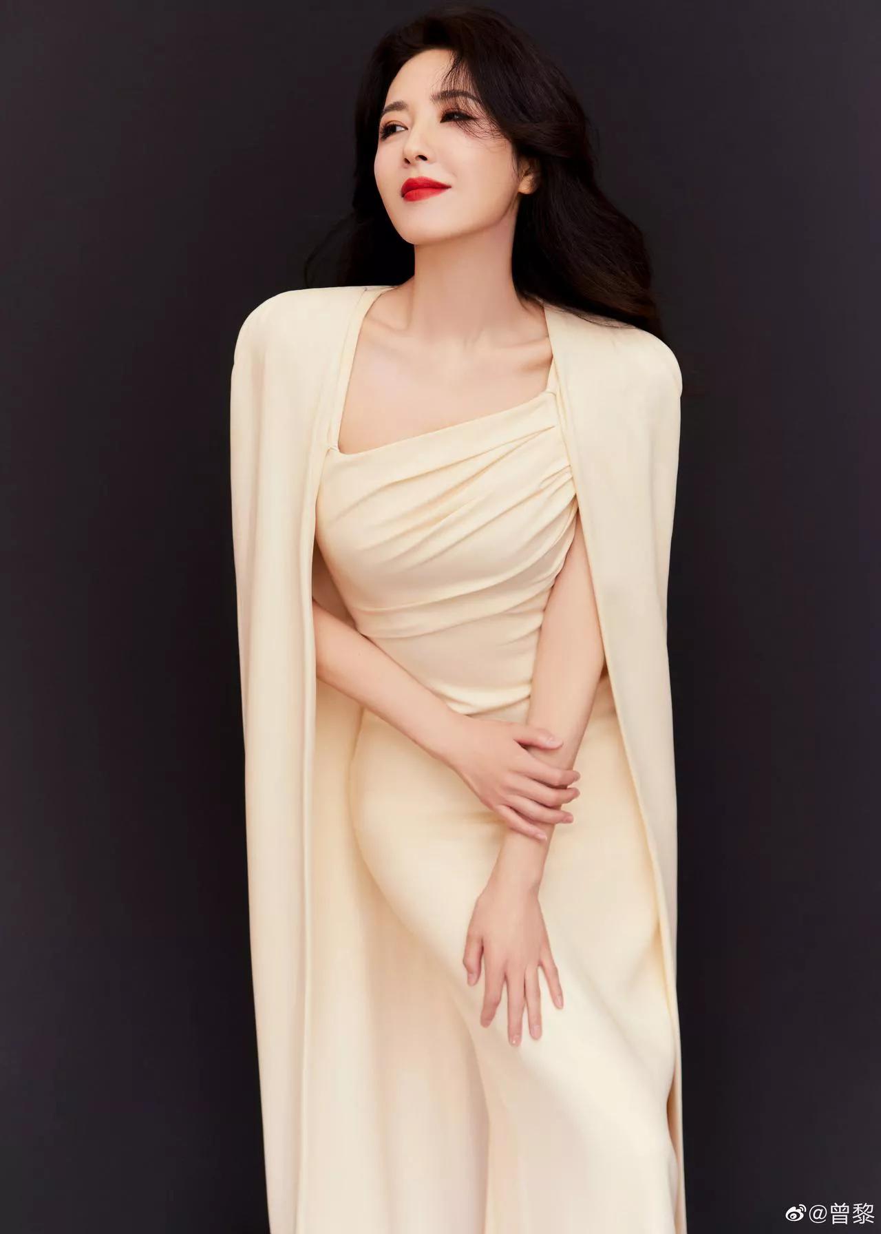 The 46-year-old Zeng Li looks amazing, but Bao Jianfeng did not lie to us - iNEWS