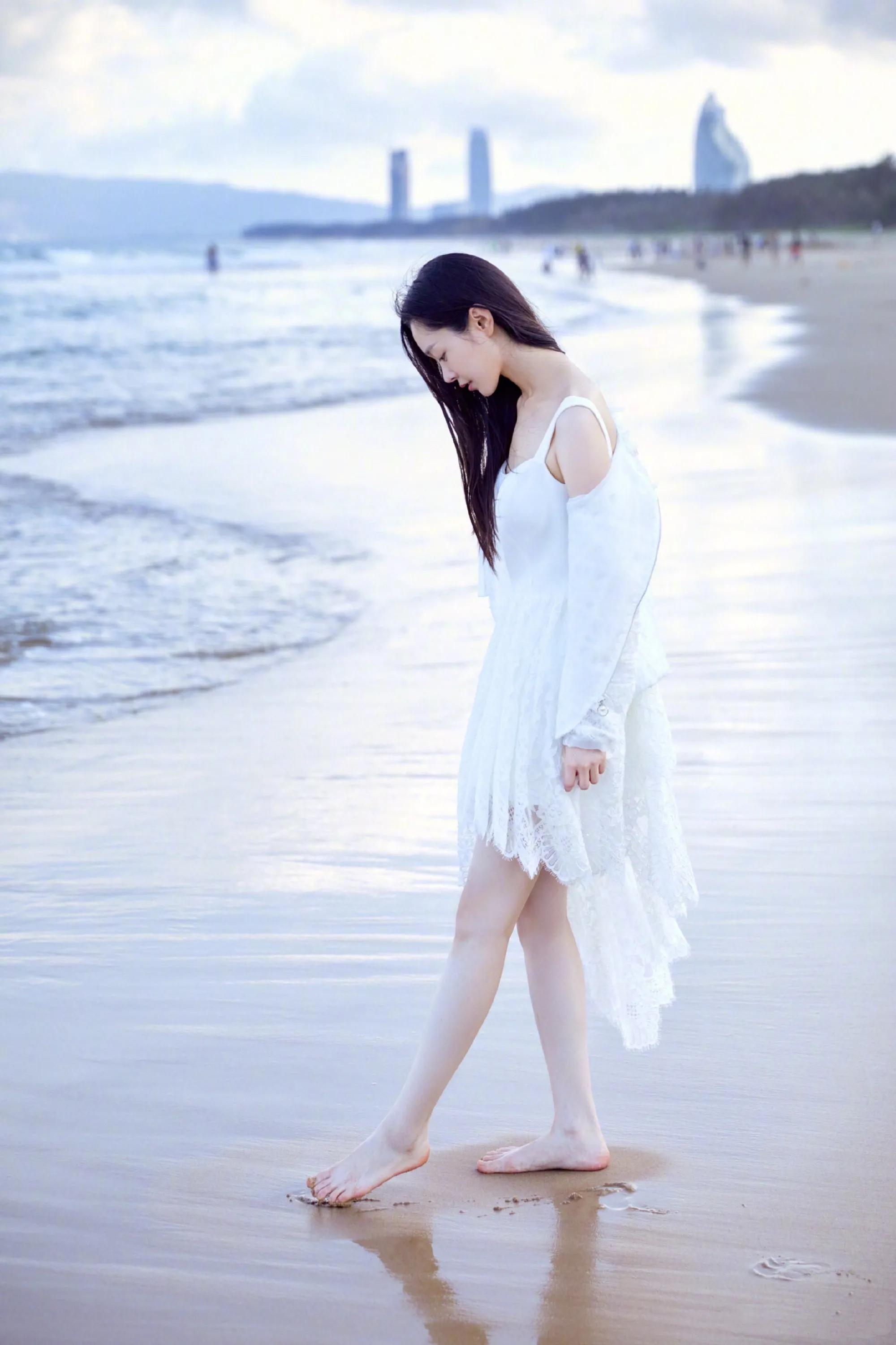 The temptation of beautiful feet of a beauty with ice muscles, Song Zhi ...
