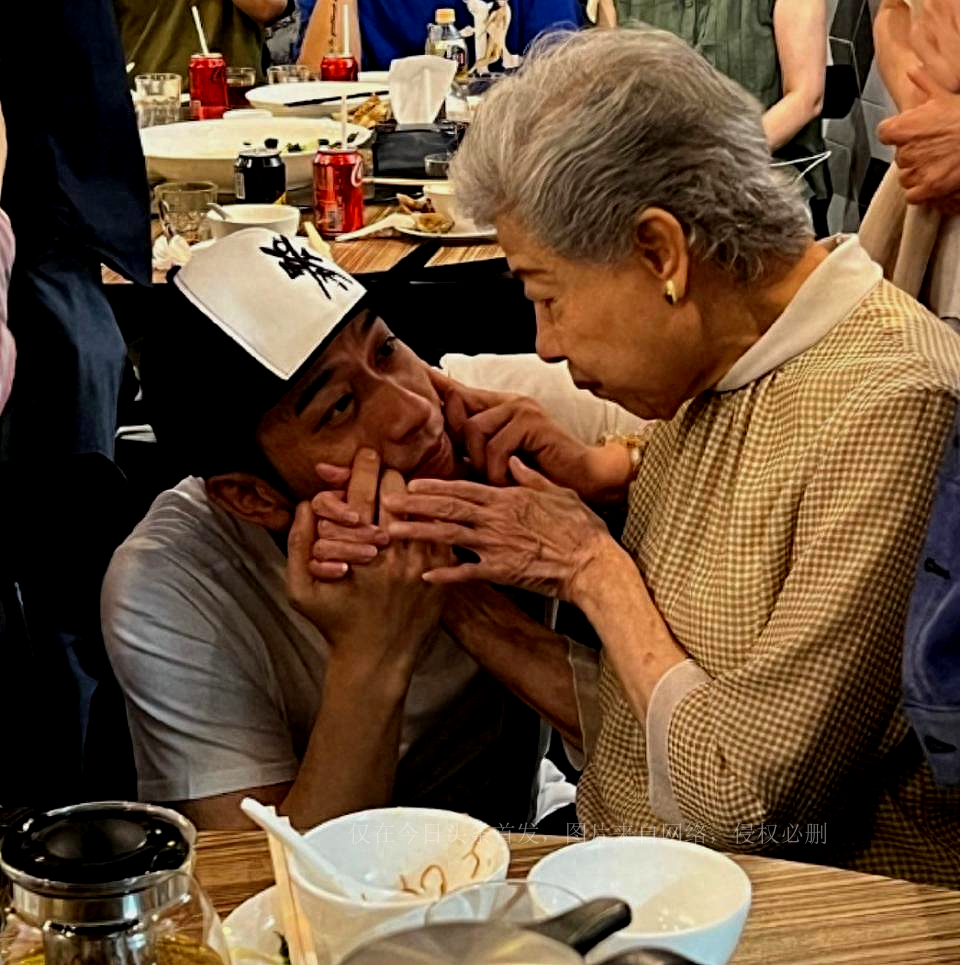 Wu Zhuoxi met Hu Feng and Luo Lan while eating! ! - iMedia