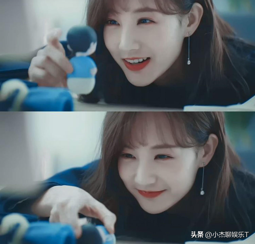 When you smile, your smile is as sweet as your first love. The "smiley ...