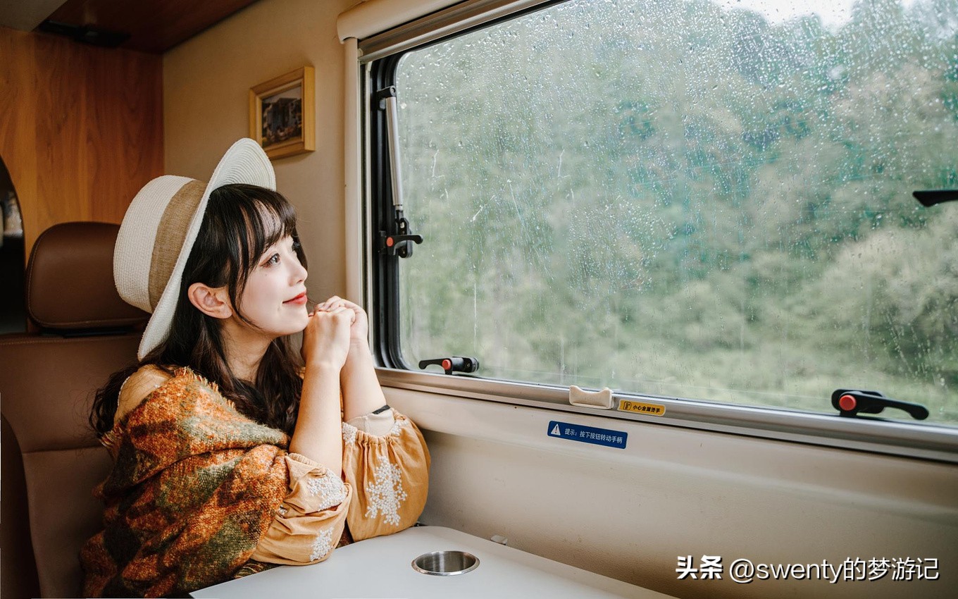 The RV was driving by itself, suddenly it was autumn, and broke into ...