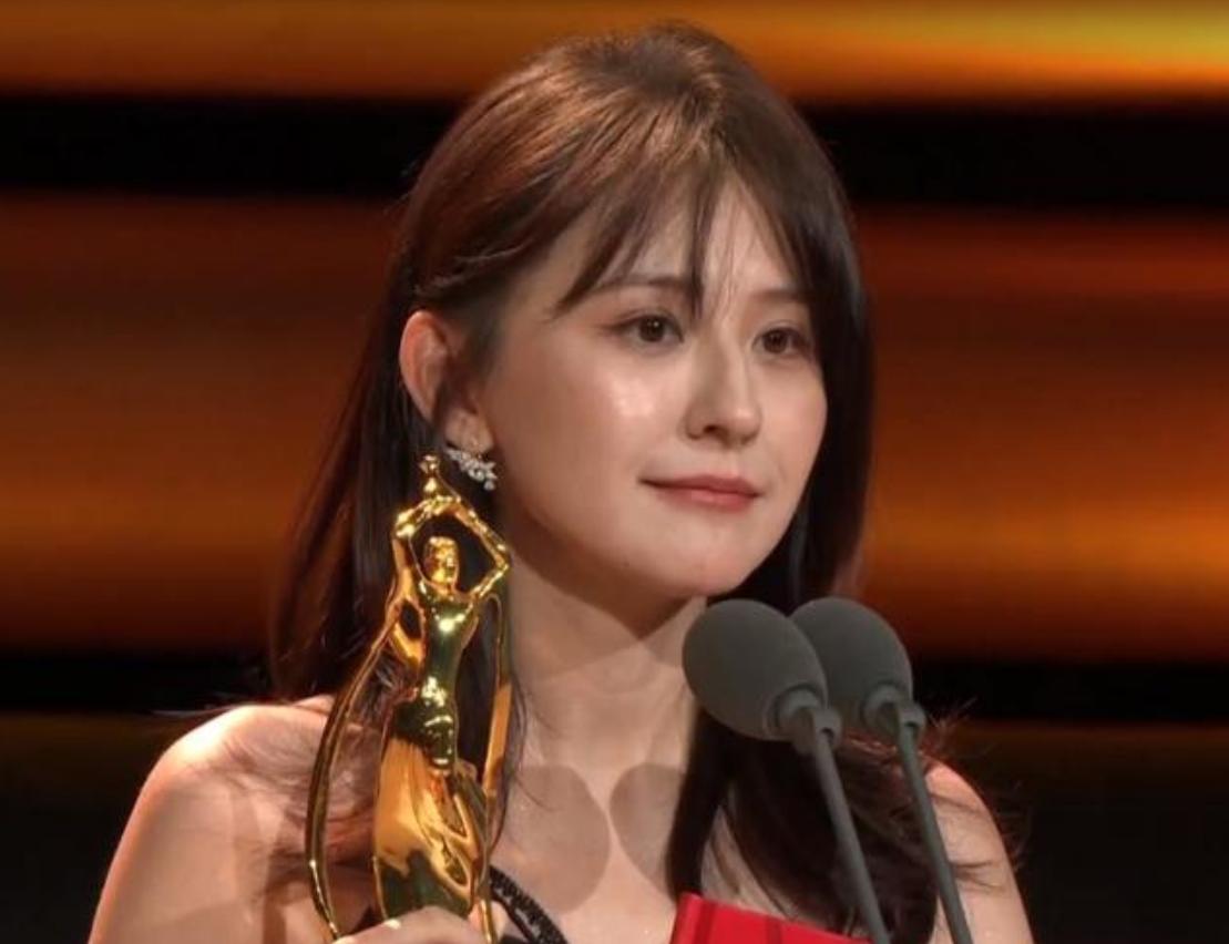 Deserved!Sun Li weeps when she listens to her acceptance speech, the ...