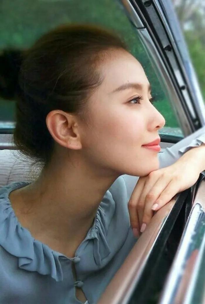 10 Female Celebrities With Flat Faces, But More and More - iNEWS
