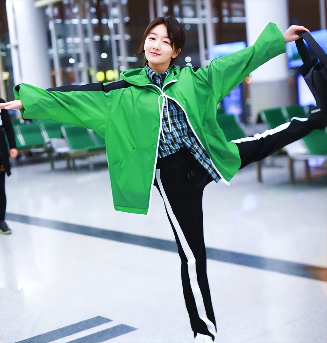 Zeng Zhiwei's sentence "I sneaked past her" revealed the corrupt love ...