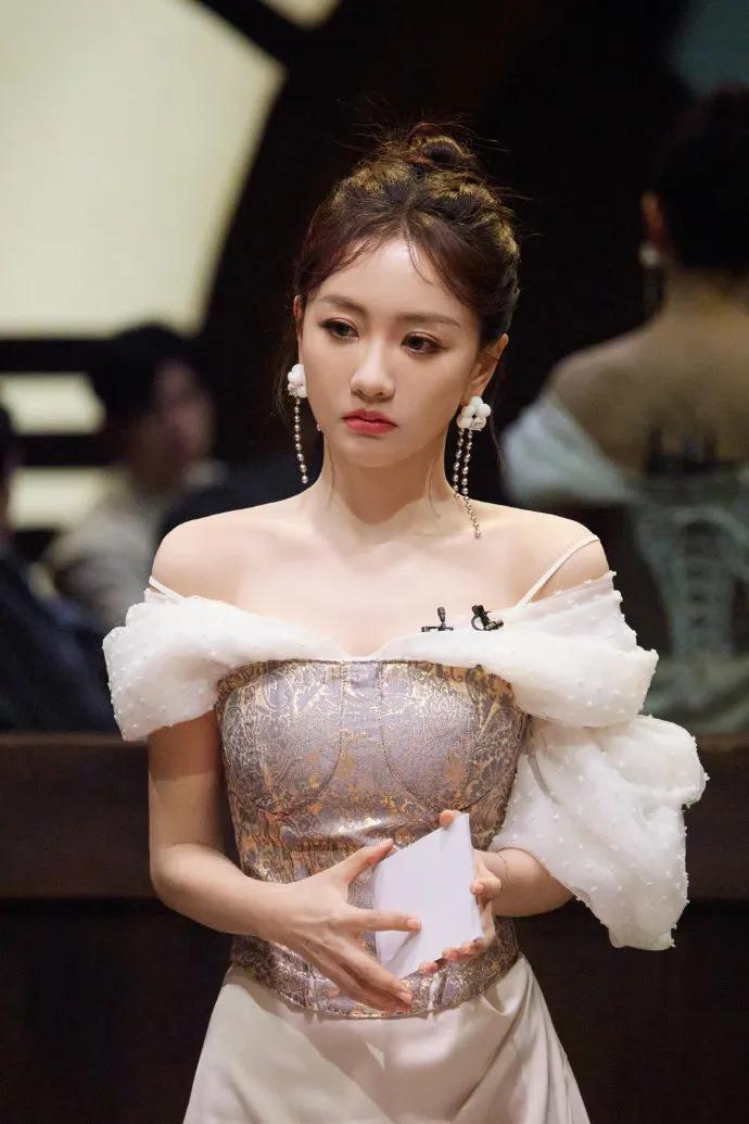 Yang Rong · "Tomorrow's Battle" Rong Tianzhen - iNEWS