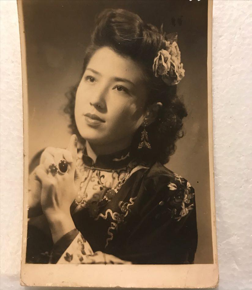 The most beautiful traitor in the Republic of China, she unbuttoned her ...