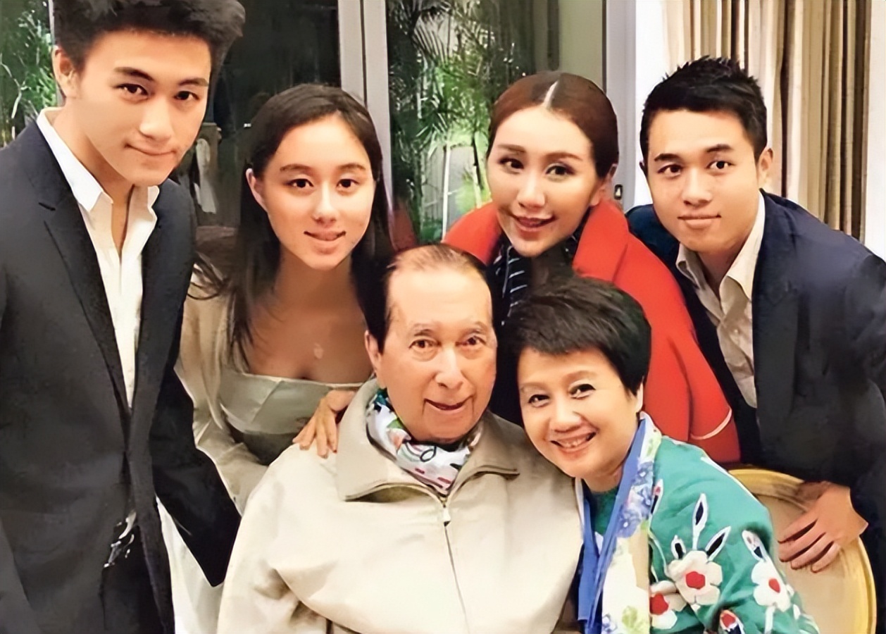 Counterattack "Dancing Queen" Liang Anqi: She worked 4 jobs to survive ...