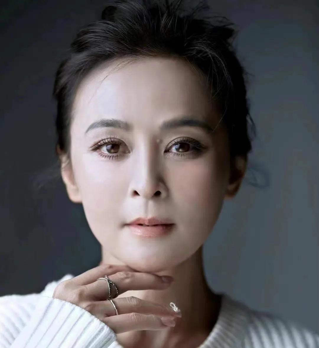 Actor He Yin: It took her 13 years to become popular but her husband ...