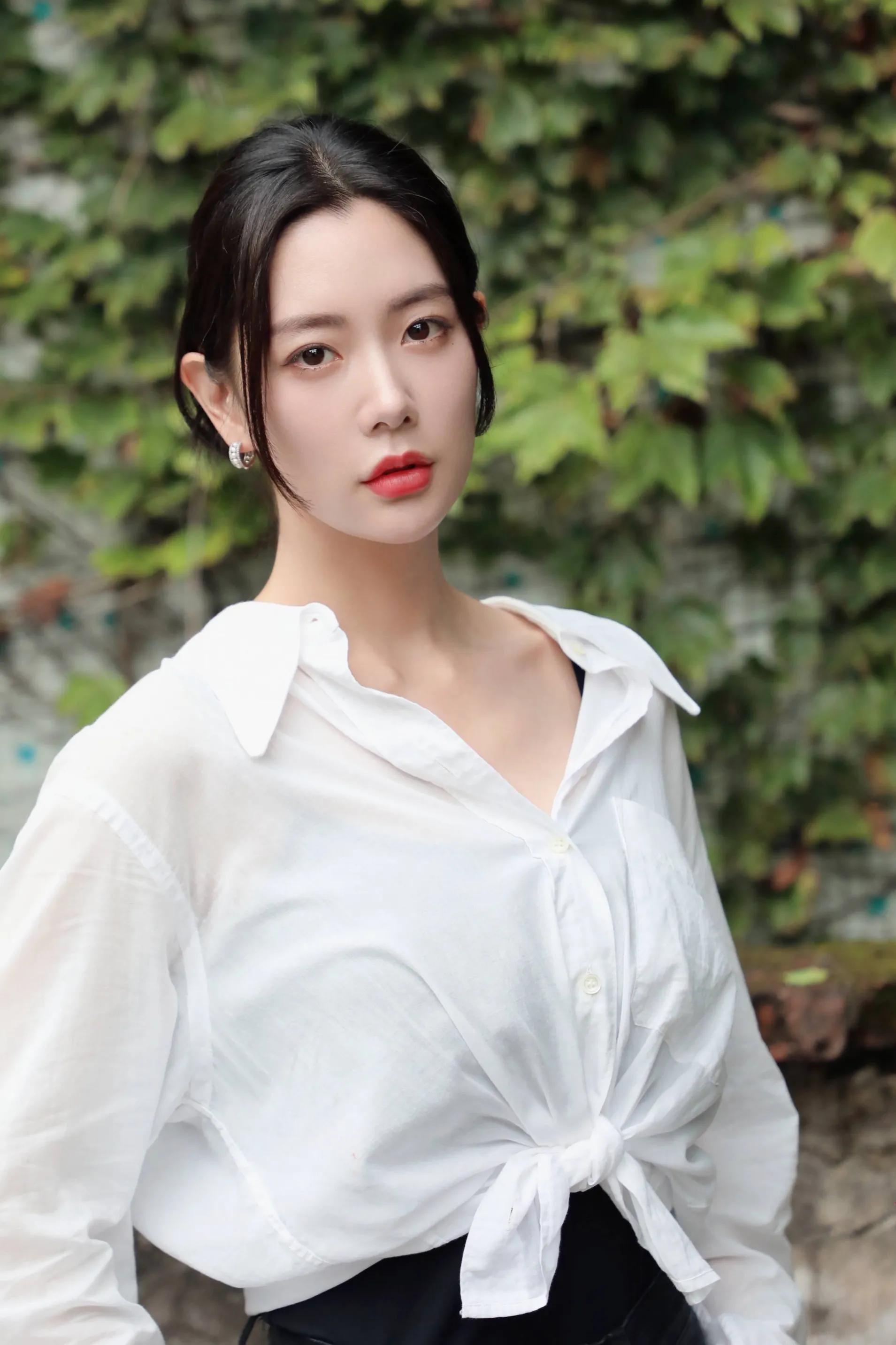 Asian beauty Clara, a sexy dance is popular all over the Internet, and ...