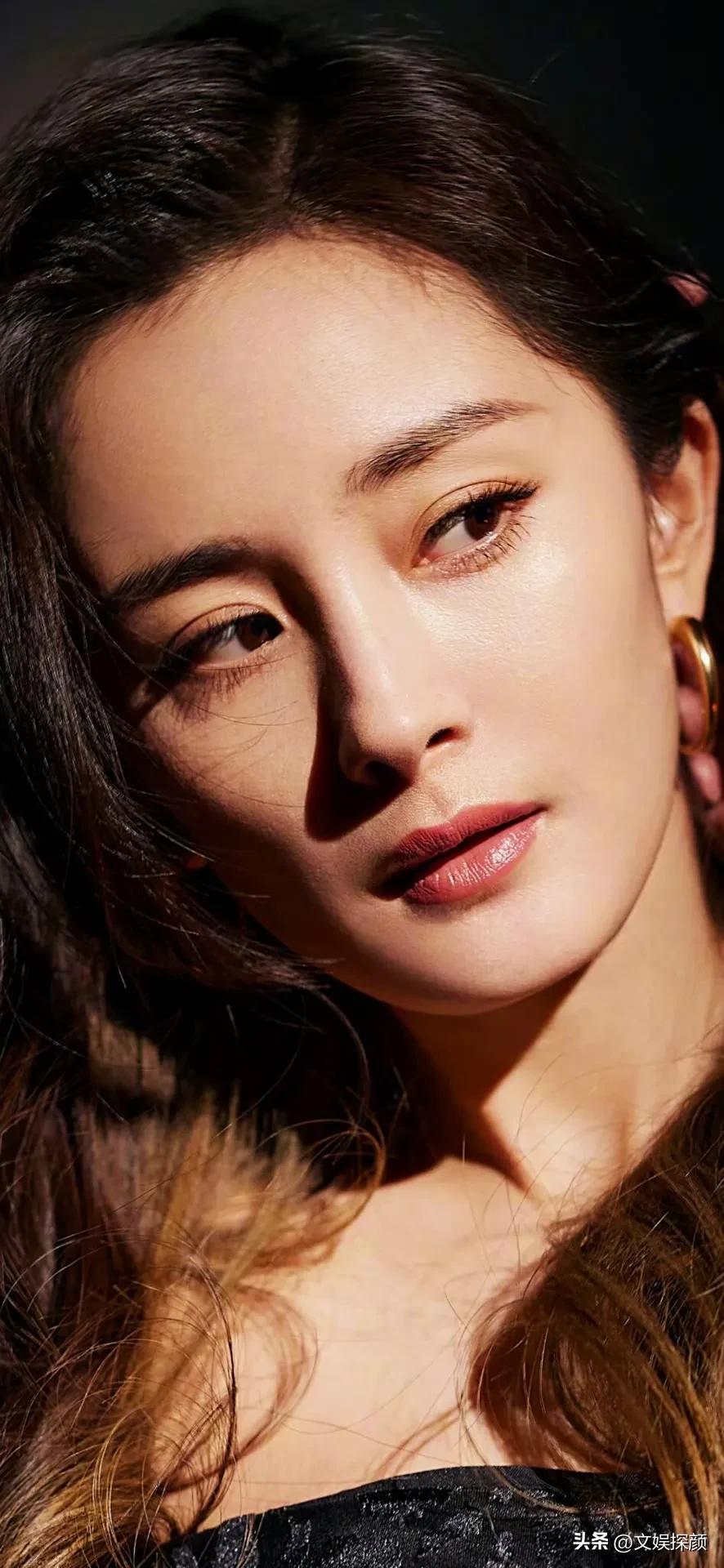 As a popular star in the entertainment circle, Yang Mi's charm is ...