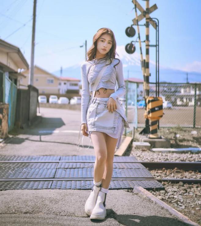 Han Fei: The second generation of the most beautiful star, with a slender waist and squeezed out ...