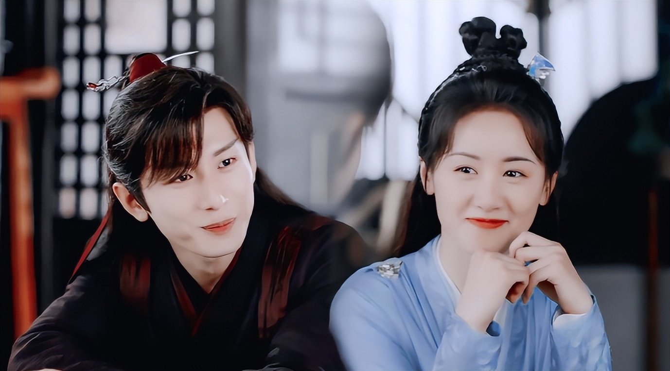 Yuan Bingyan posted a selfie on the hot search, and posted the same series of emojis as Cheng Yi ...