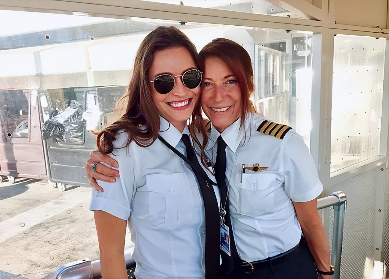 The flying family makes history: a family of four are all pilots, and ...