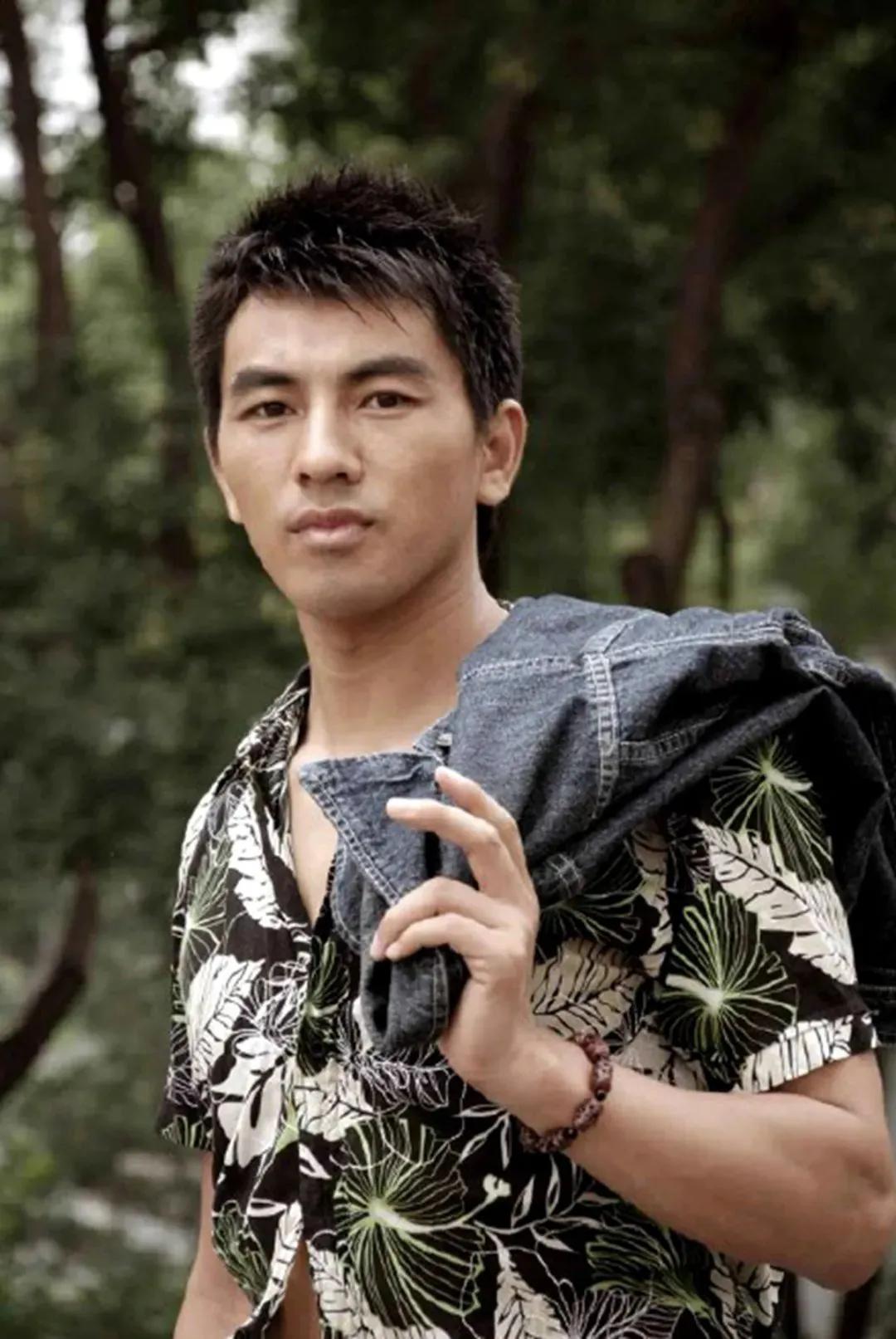 Danfeng Zhangjie To old comrade Ah Zhen - iNEWS