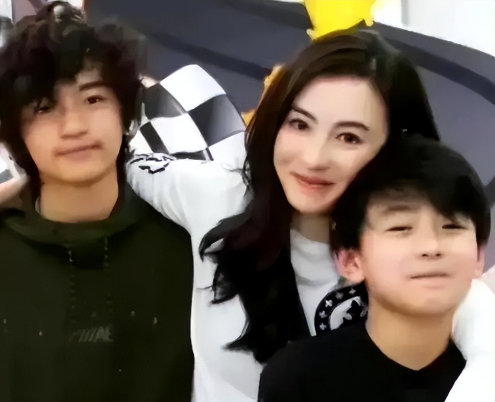 Nicholas Tse and his 16-year-old eldest son returned to Hong Kong ...