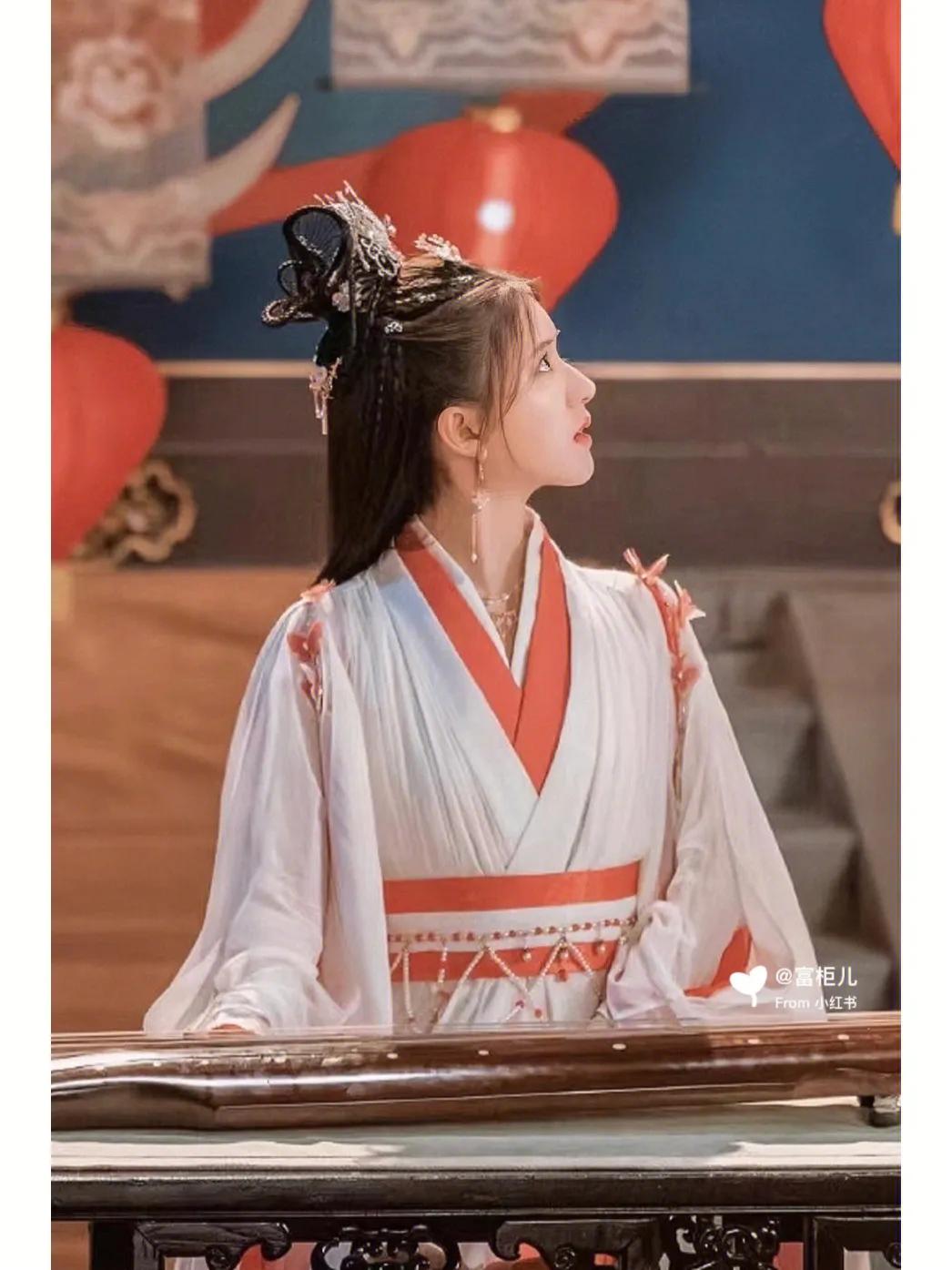 Zhao Lusi's ancient costume style - iNEWS