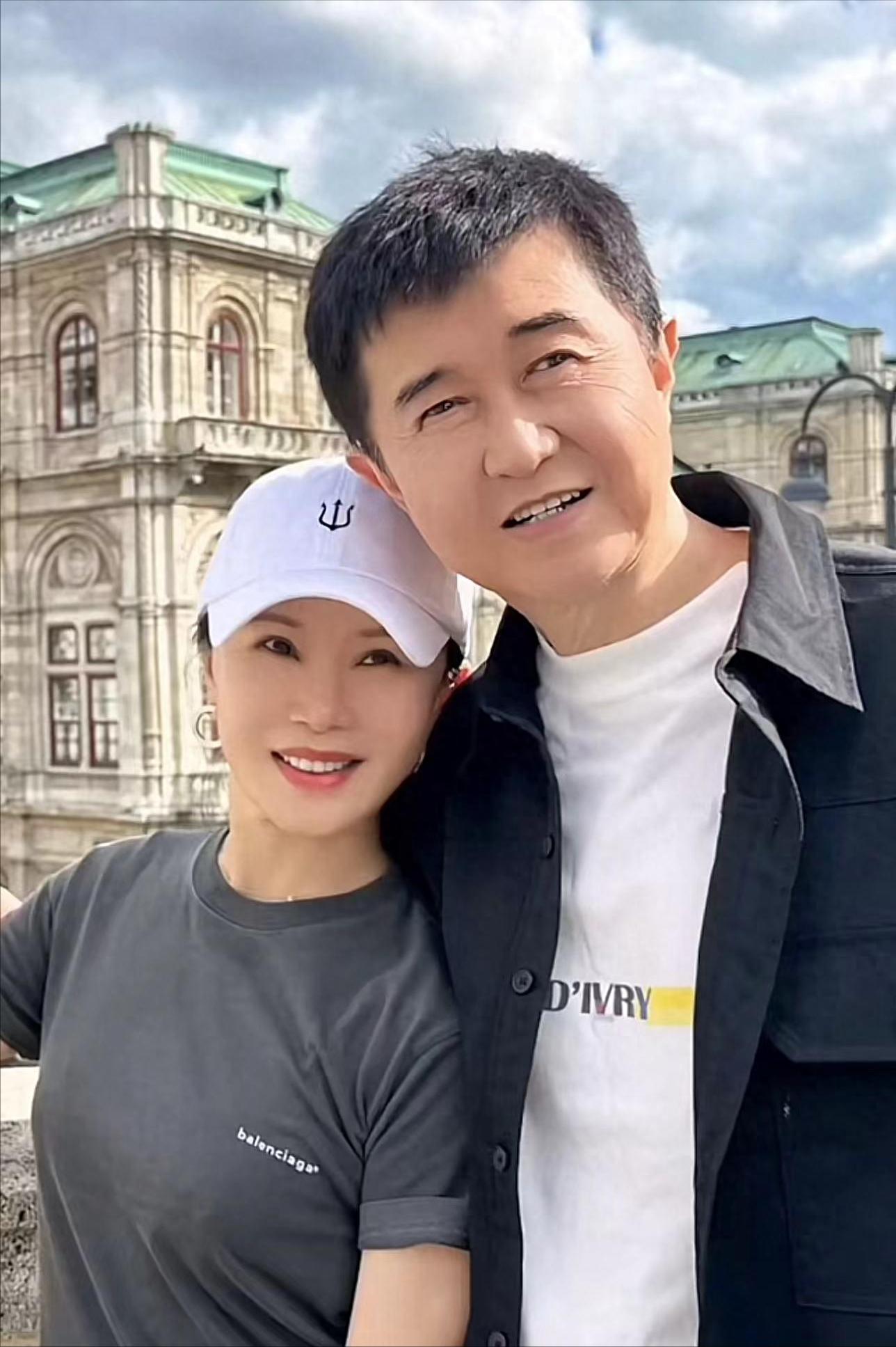 58-year-old Fu Disheng and his family live abroad! Ren Jing wears a 30W ...