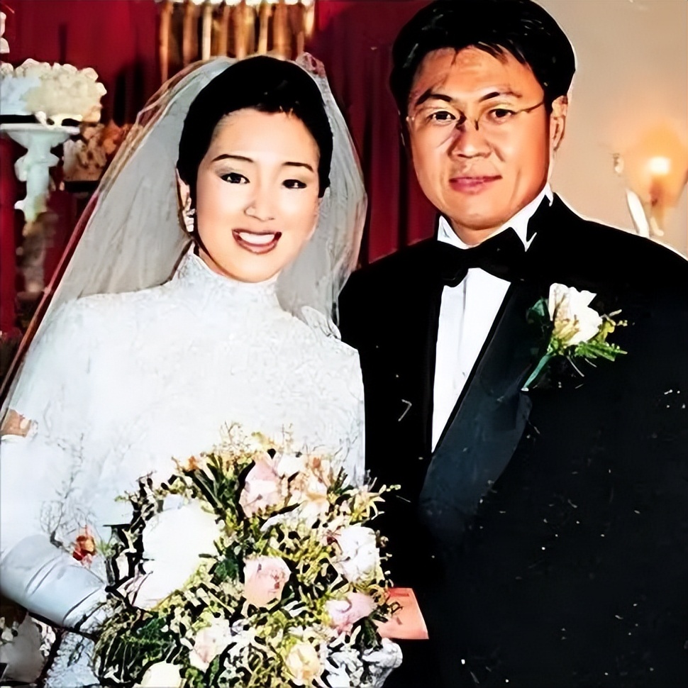 Why is Gong Li, a generation of actresses, willing to be his 4th wife ...