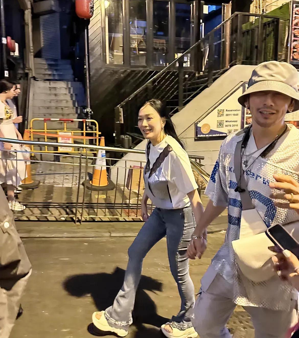 Christy Chung and Zhang Lunshuo hold hands while traveling in Hong Kong ...