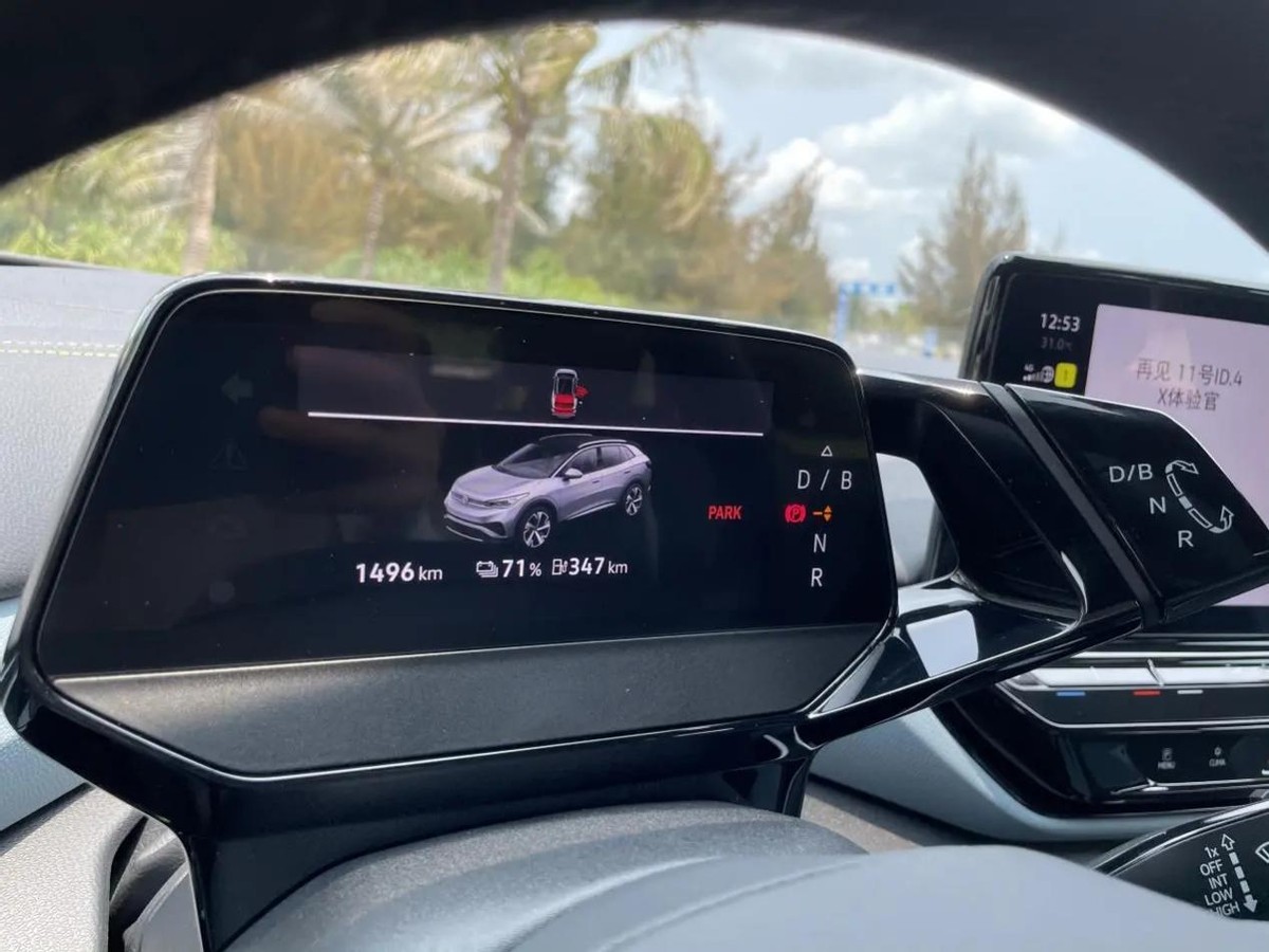 Suspension combination dual screen + AR-HUD, id4x is full of security ...