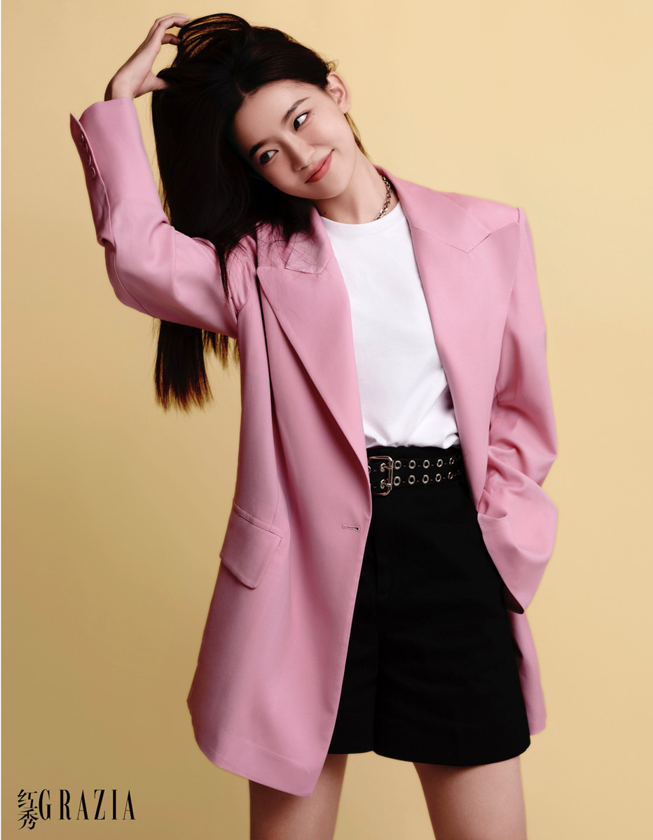 Meng Yutong wears a new way of dressing with fire, asking her upper ...