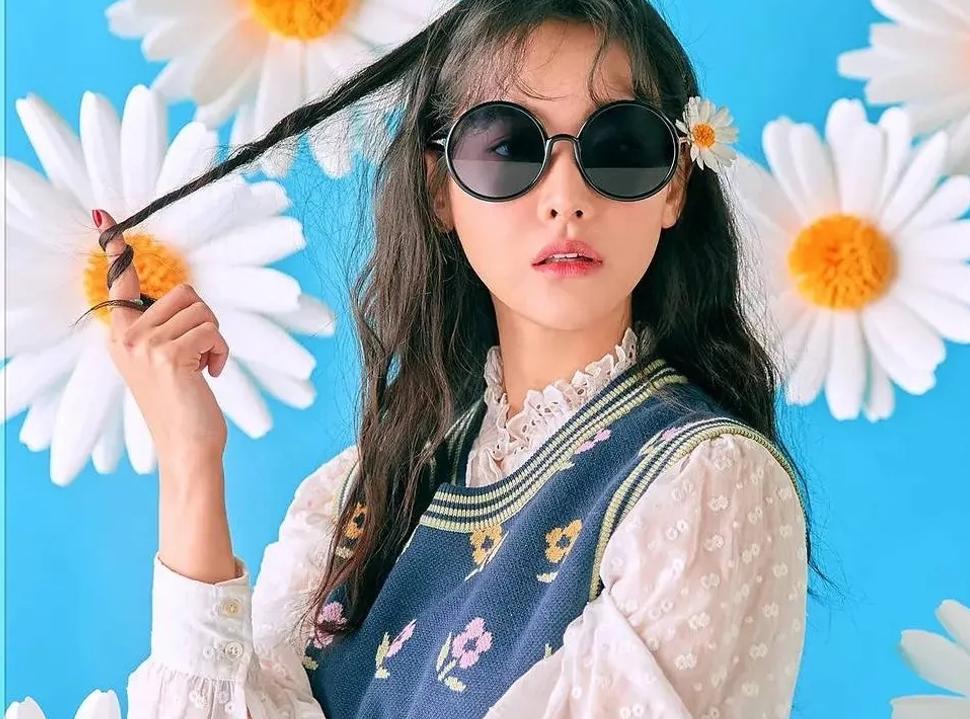 Crazy people can also have romantic love, which is both funny and full ...