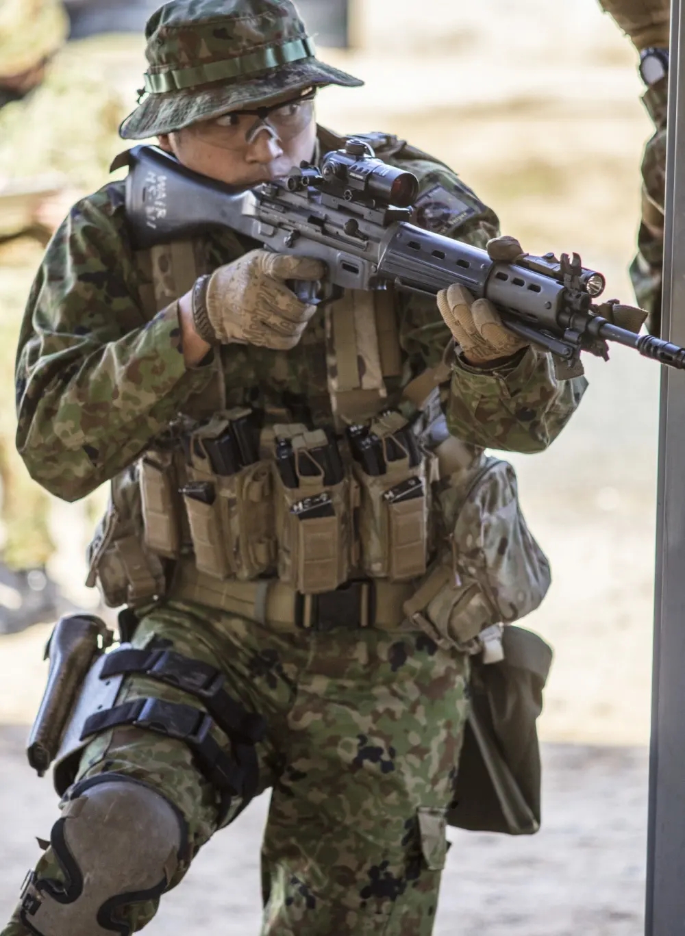 A battle with only 5 magazines, 150 rounds?It's not enough, what's the ...