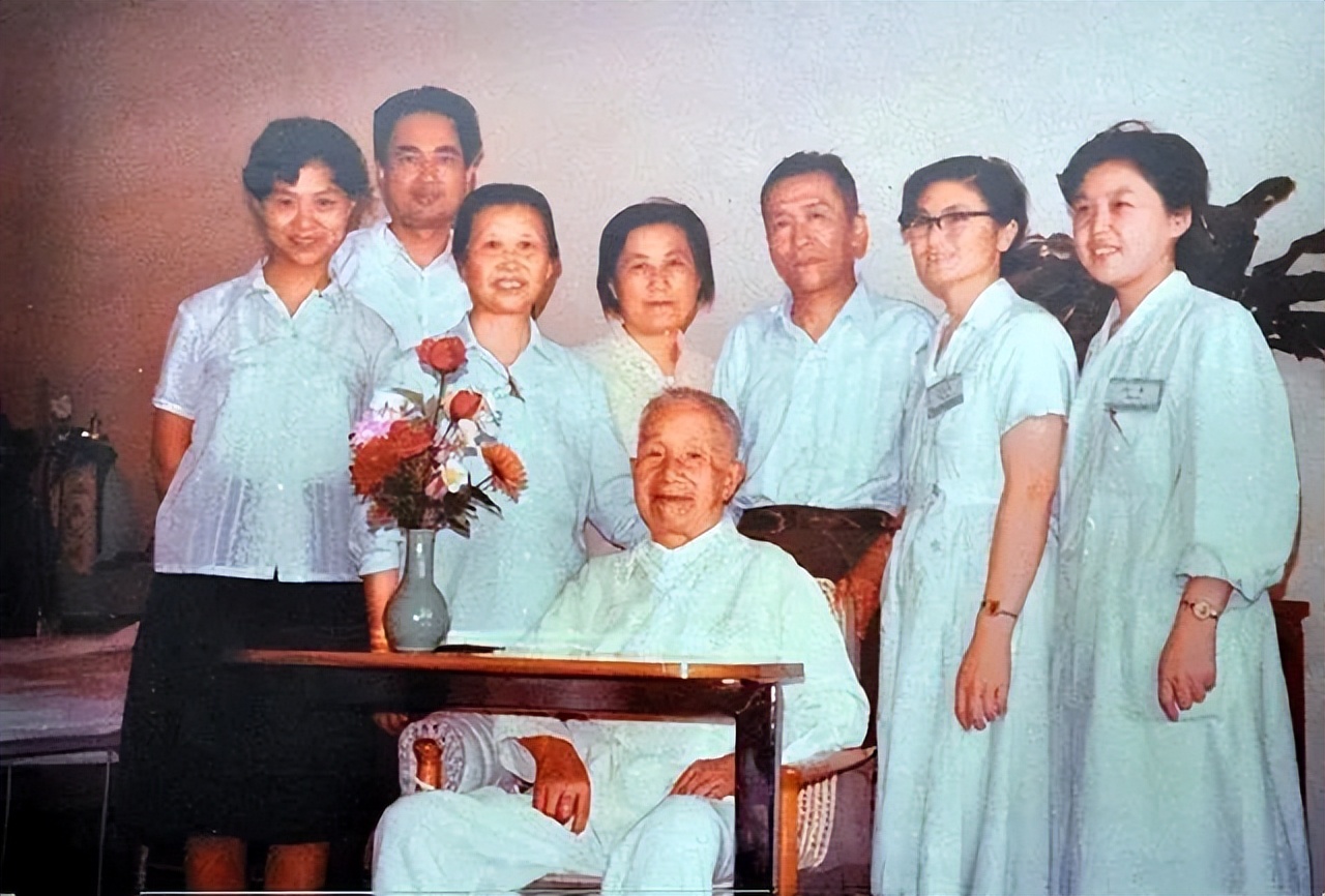 At the beginning of 1984, the last photo of General Su Yu in the ...