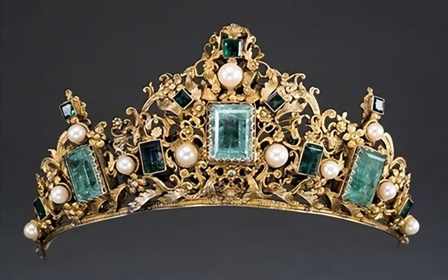 Why did Spain go from "the prosperity of the Spanish Empire" to decline ...