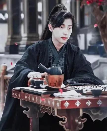 Deng Lun fashion show collection - iNEWS