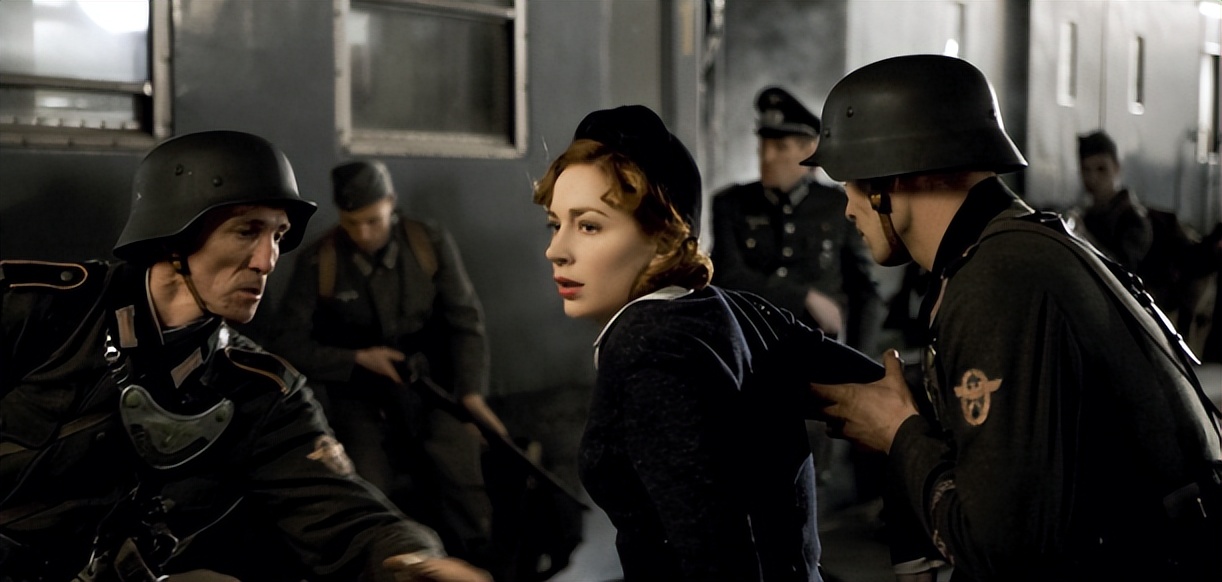 A classic foreign war film! The brave story of a female agent, showing ...