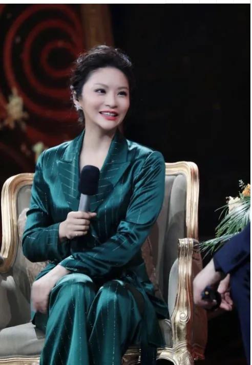 Beautiful host Meng Shengnan - iNEWS