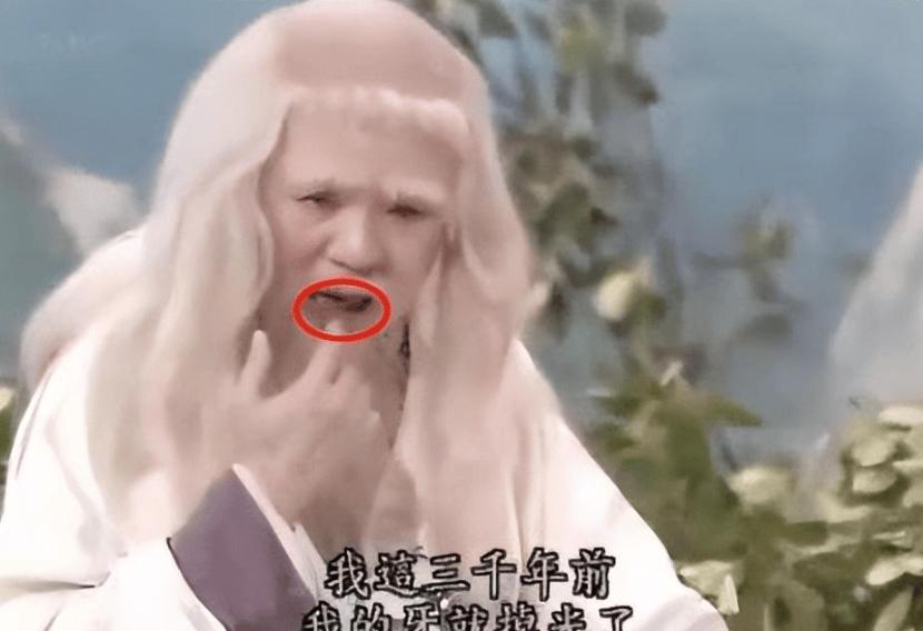 The hilarious goof shots in "The Legend of White Snake", the last one ...