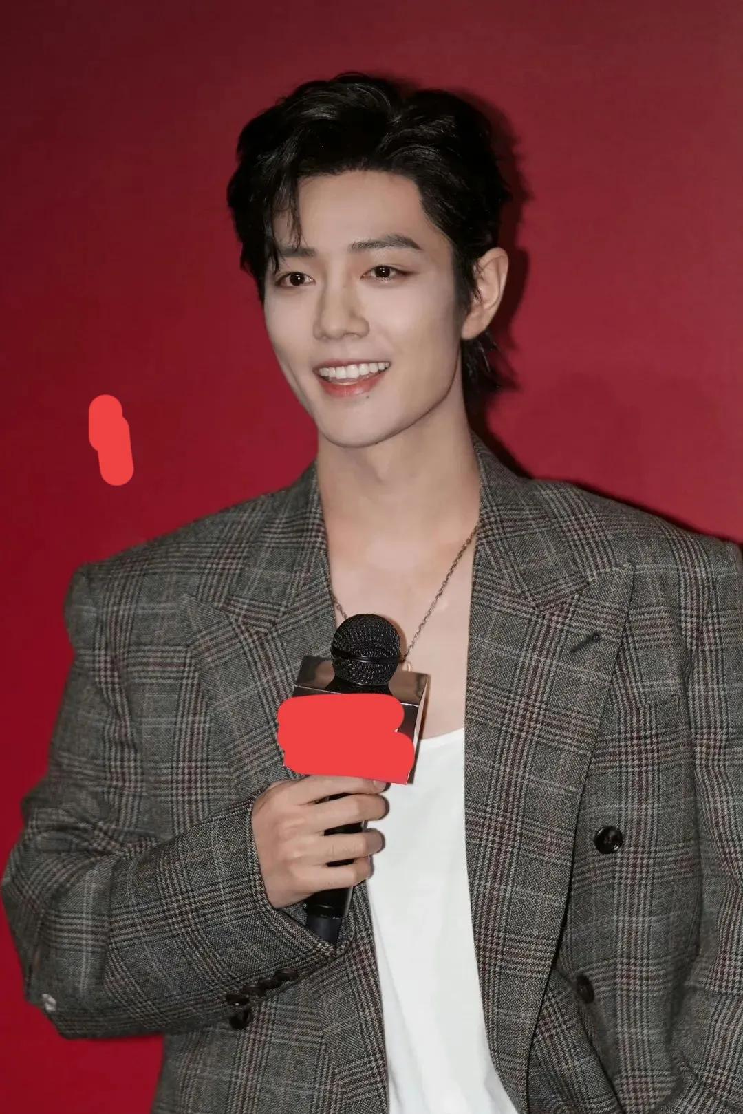 GUCCI red carpet "kills" crazy: Xiao Zhan reveals long legs, Hui ...