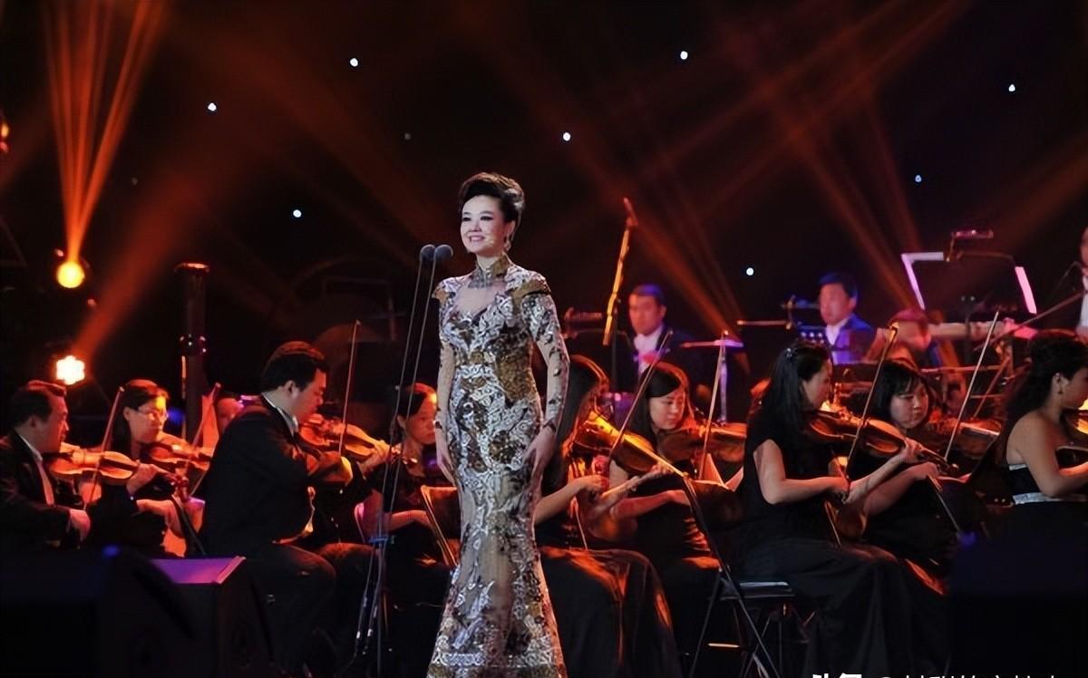 Military female singer: passionate and bold! - iMedia