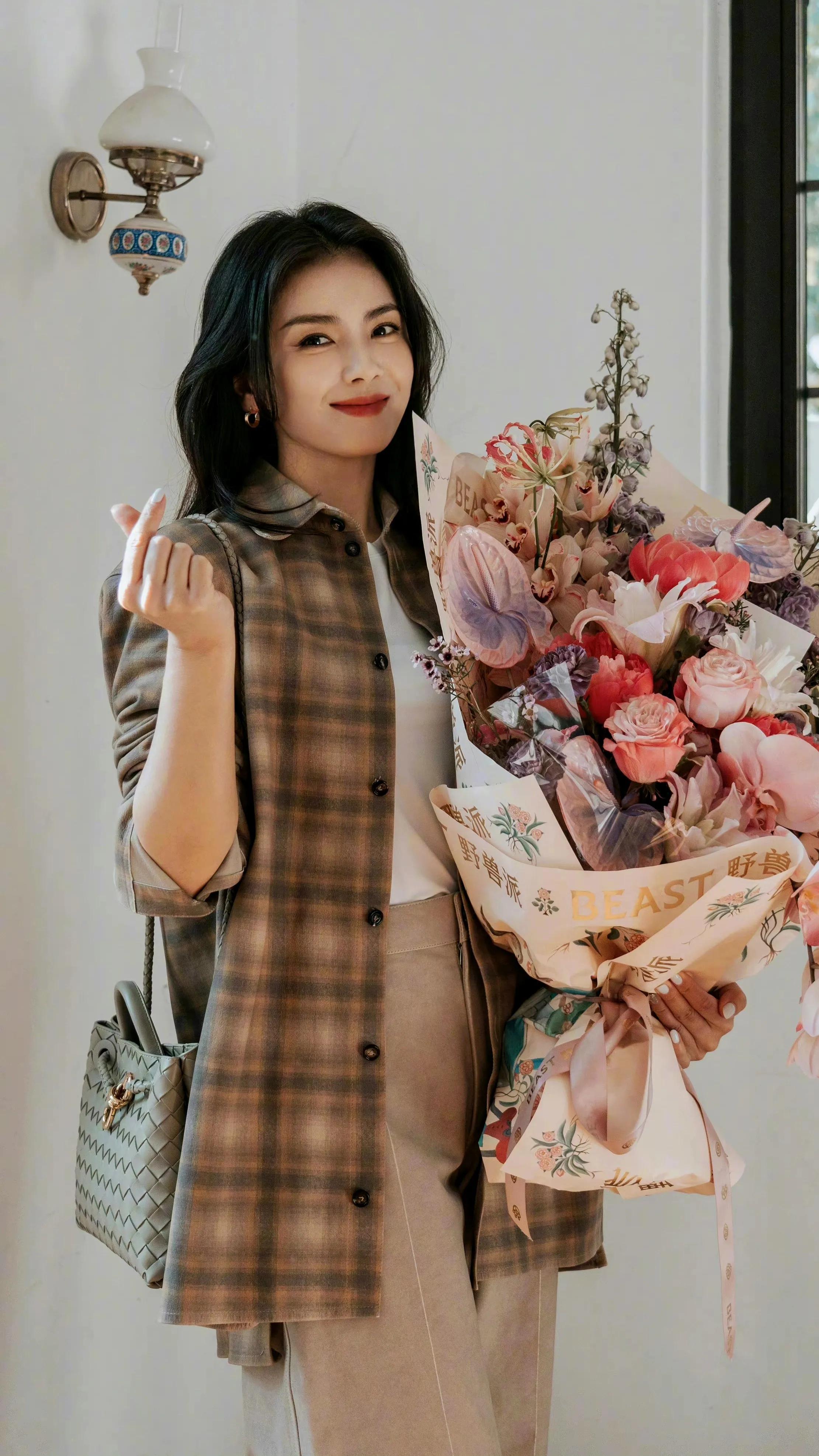 Liu Tao Charlene Choi 230524 Exquisite Atlas Elegant and Generous - iNEWS