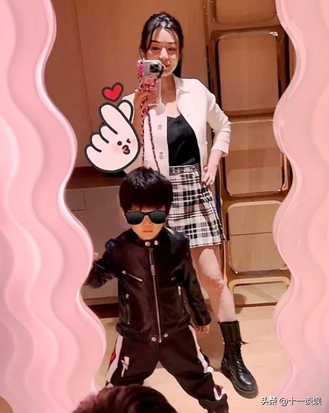 Jiang Chao took a photo of Chen Yanxi's son's face, and the little star ...