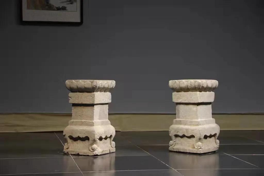 A pair of column bases, beautiful and straight in shape, simple and ...