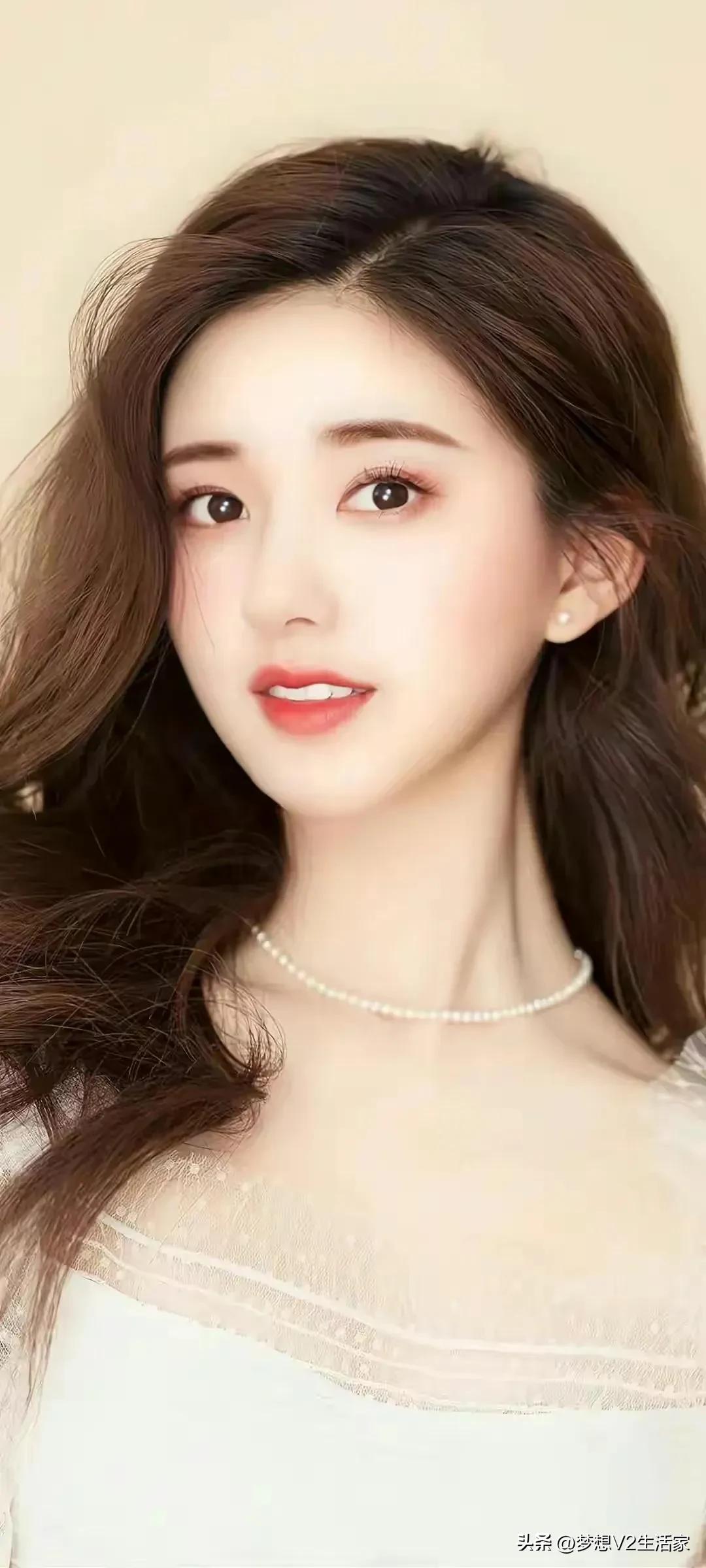 The young girl Zhao Lusi, with her beautiful face and unremitting ...