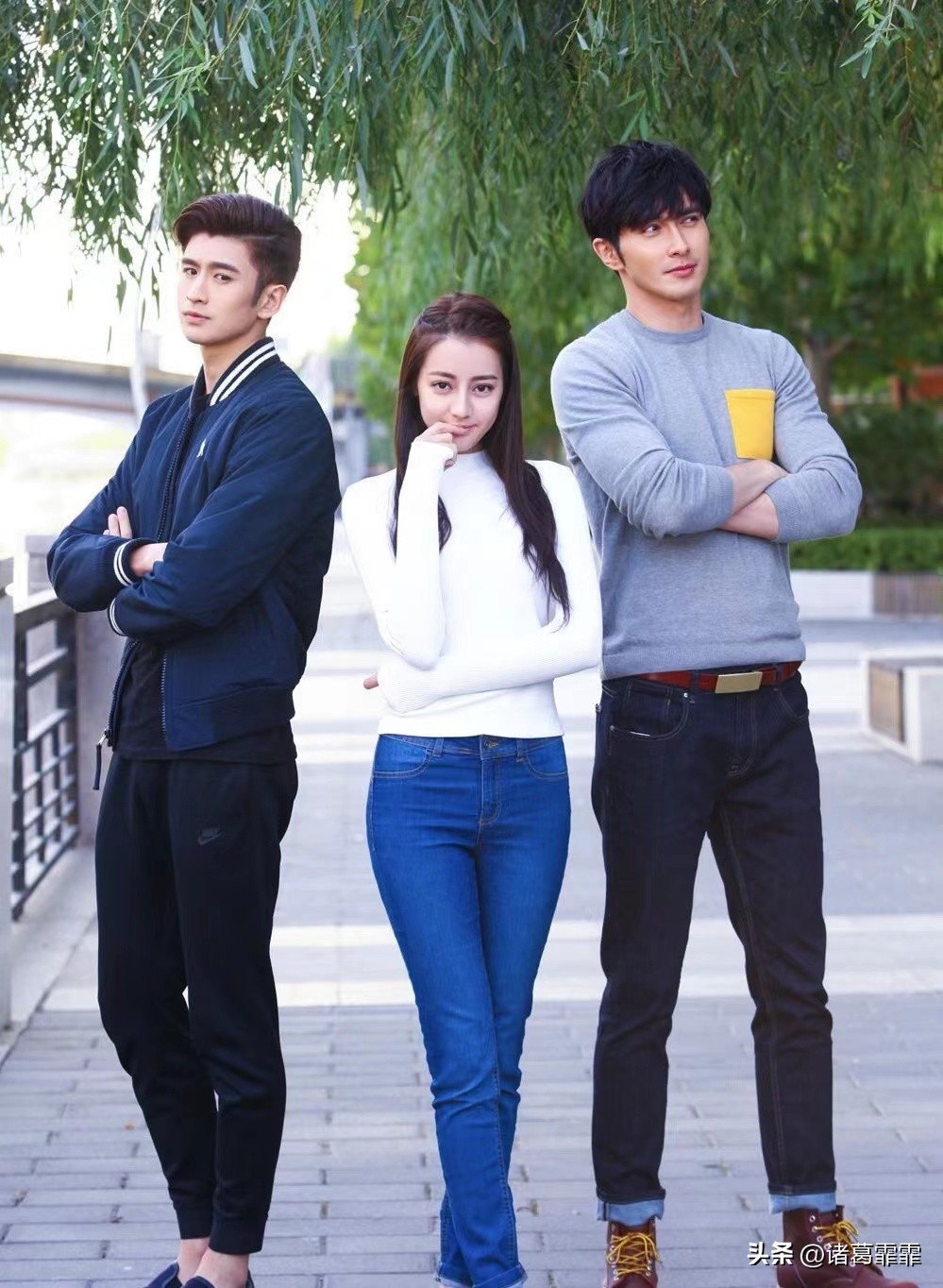 Zhang Yunlong: The airport persuades fans to make hot searches, concentrate on acting and strive ...