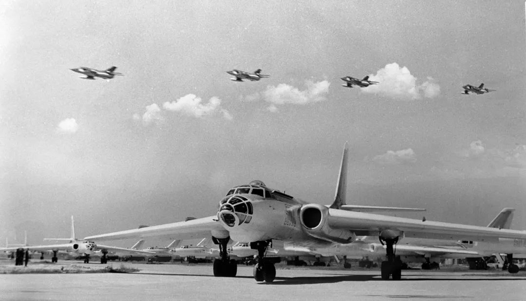 Soldiers - Photographic Works Exhibition of Li Weikun and Li Jiejun - iNEWS