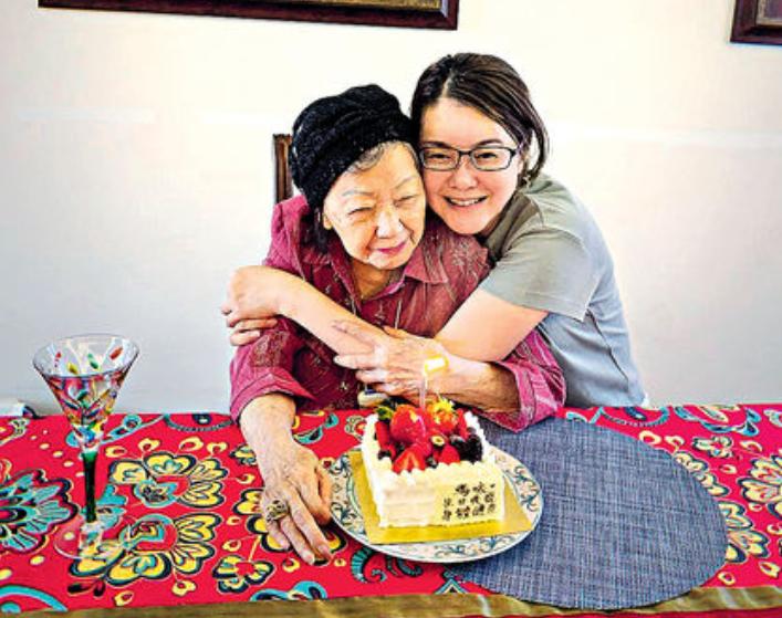 The actors of "Happy Family" reunite! Huang Baiming celebrates Chen ...