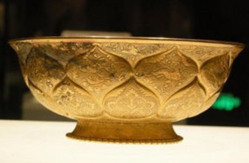 Pattern design of gold and silver eating utensils in Tang Dynasty under ...