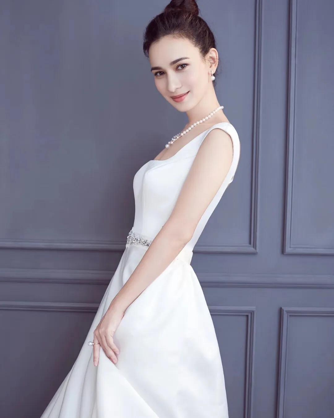 37-year-old Lu Jingshan has a hot body, with a bulging front and back ...