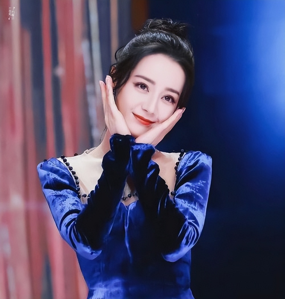 Di Lieba's "catfish beard" bangs caused controversy, suggesting to ...