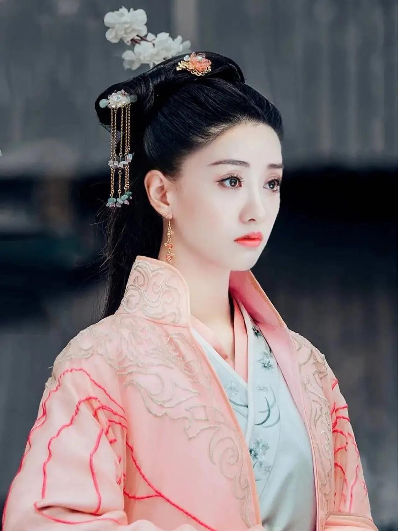 Yang Rong, Yang Mi, Yang Ying, the three Yang sisters competed ...