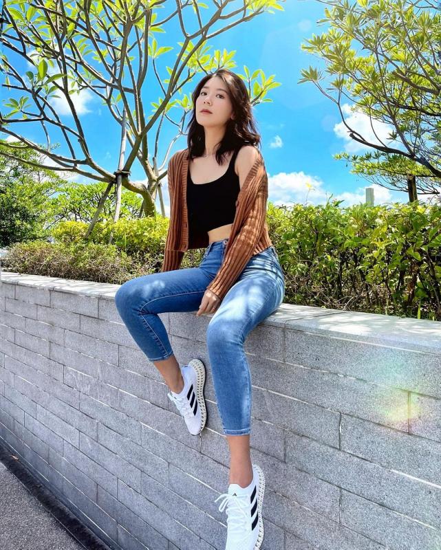 Hong Kong drama goddess Yu Xiangning dazzles her belly in postpartum fitness photos - iNEWS